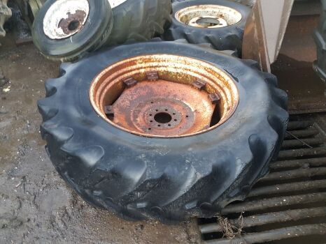 Case IH International Rear Wheel Complete 18.4r38 točak