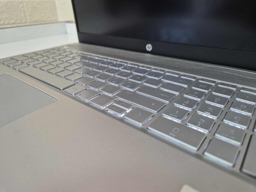 Hp 15 ispravan laptop sa instaliranim Win11 procesor: AMD Ryzen