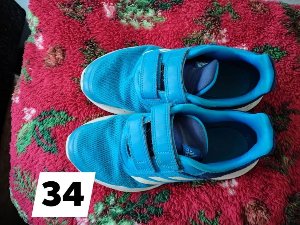 Naslov: 34 br, ocuvane patike 1000din Opis: Dečije patike Adidas