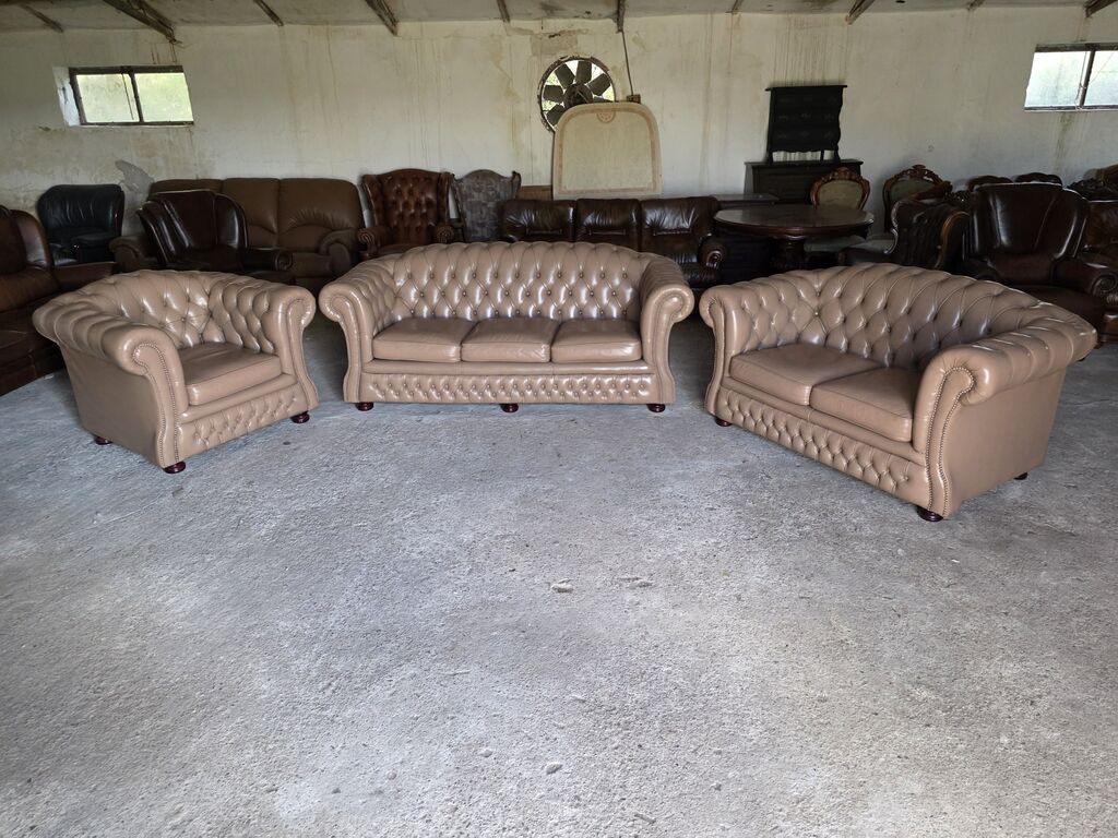 Garnitura klasičnih kožnih sofa – stil Chesterfield - Set od tri