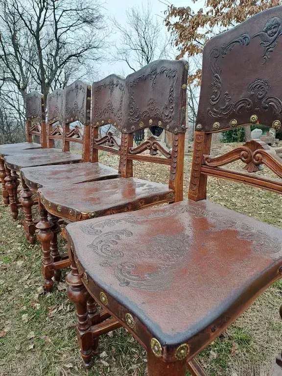 Sest stolica u dobrom stanju, cvrste i bez crvotocine. Sedni i nasloni