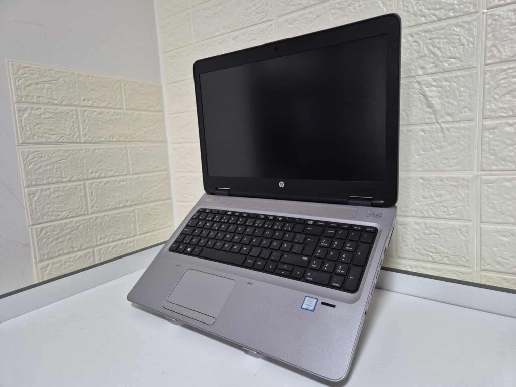 Hp ProBook 650 G2 Ekran: 15.6" led FULL HD 1920x1080 Procesor: intel