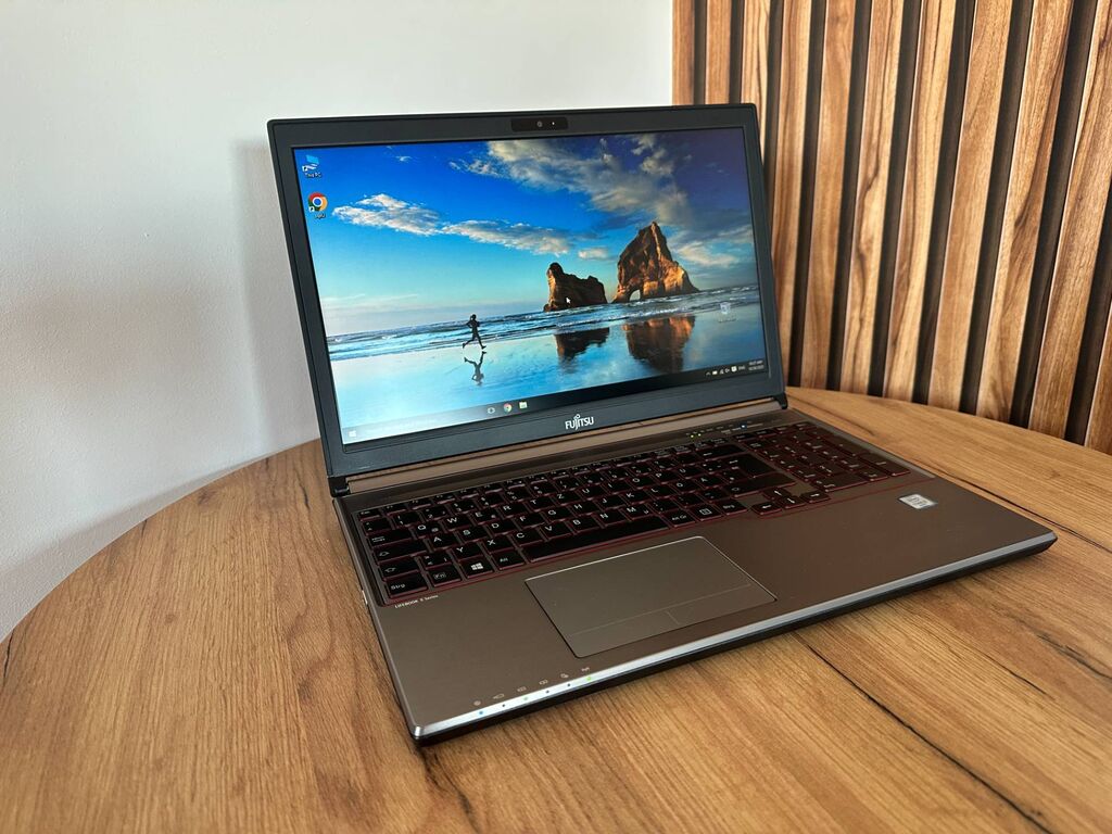 Intel Core i5, 4 GB OZU, 15 "