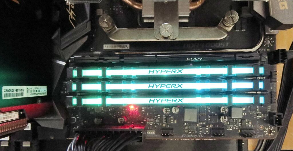 KINGSTON HX Predator RGB 16GB DDR4 3200MHz XMP2.0 1.Kingston HX XMP