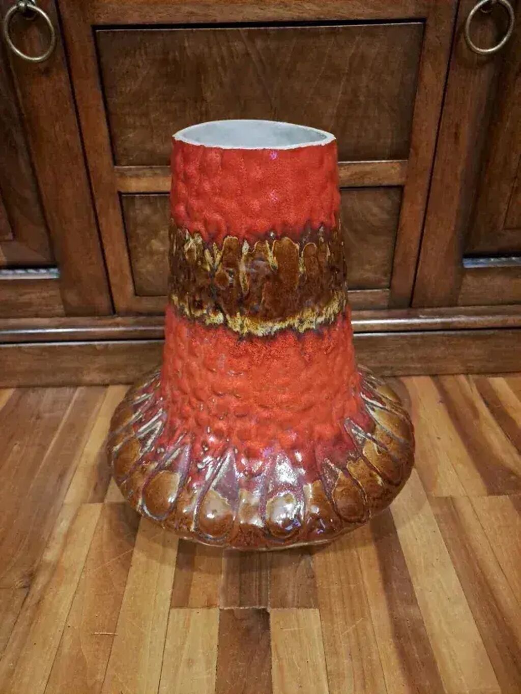 Cup ili vaza od emajlirane keramike. Visina 37cm, precnik 30cm a