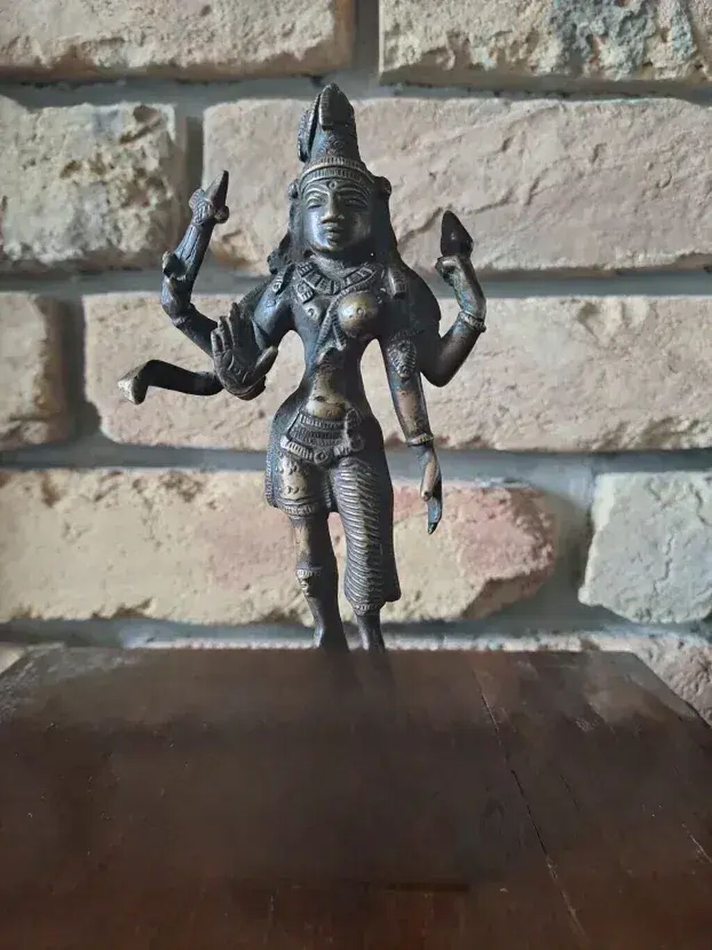 Stara hindu figura od bronze. Visina 16cm