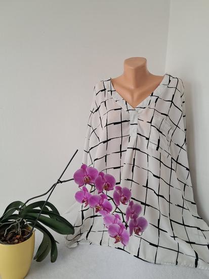 Bluza-tunika sa crno-belim dezenom vel 54 56