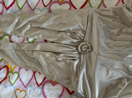 zara novi top sa skoljkom