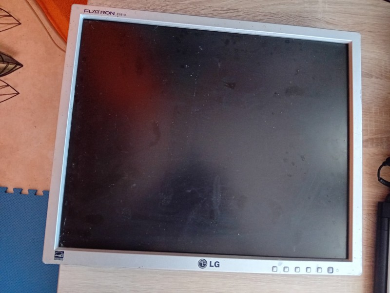 Monitor LG Flatron E1910