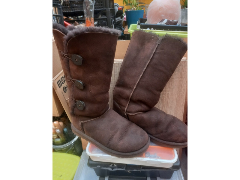 UGG DUBOKE CIZM EODLICNE VEL 40