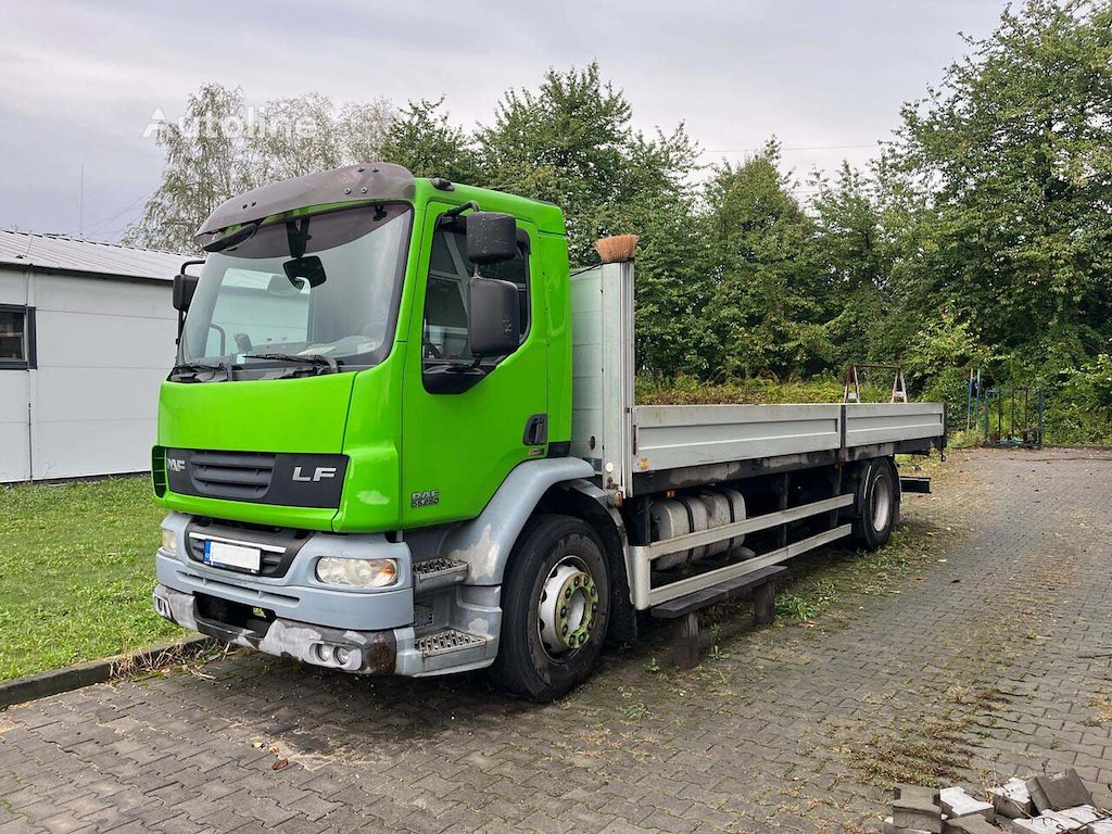 DAF LF55.250 FA kamion s ravnom platformom