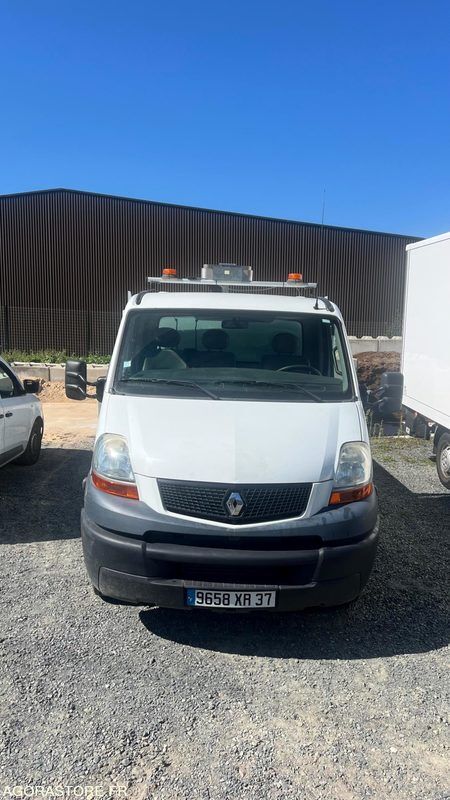 Prodaje se Renault MASTER kamion s ravnom platformom na aukciji