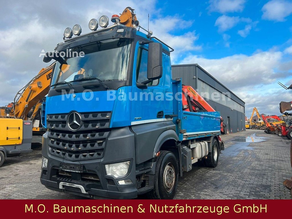 Mercedes-Benz Arocs 2158 kamion s ravnom platformom