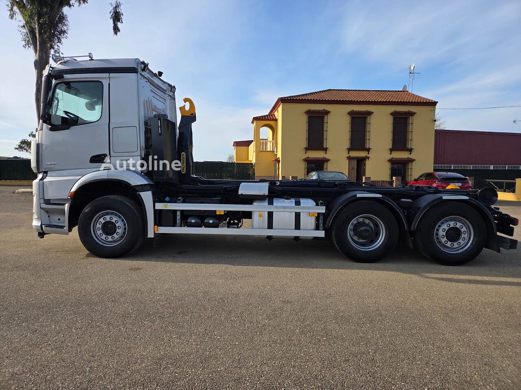 Mercedes-Benz Arocs 25 51 kamion rol kiper