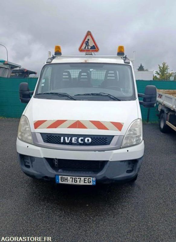 Prodaje se IVECO 35C13 kamion kiper < 3.5t na aukciji