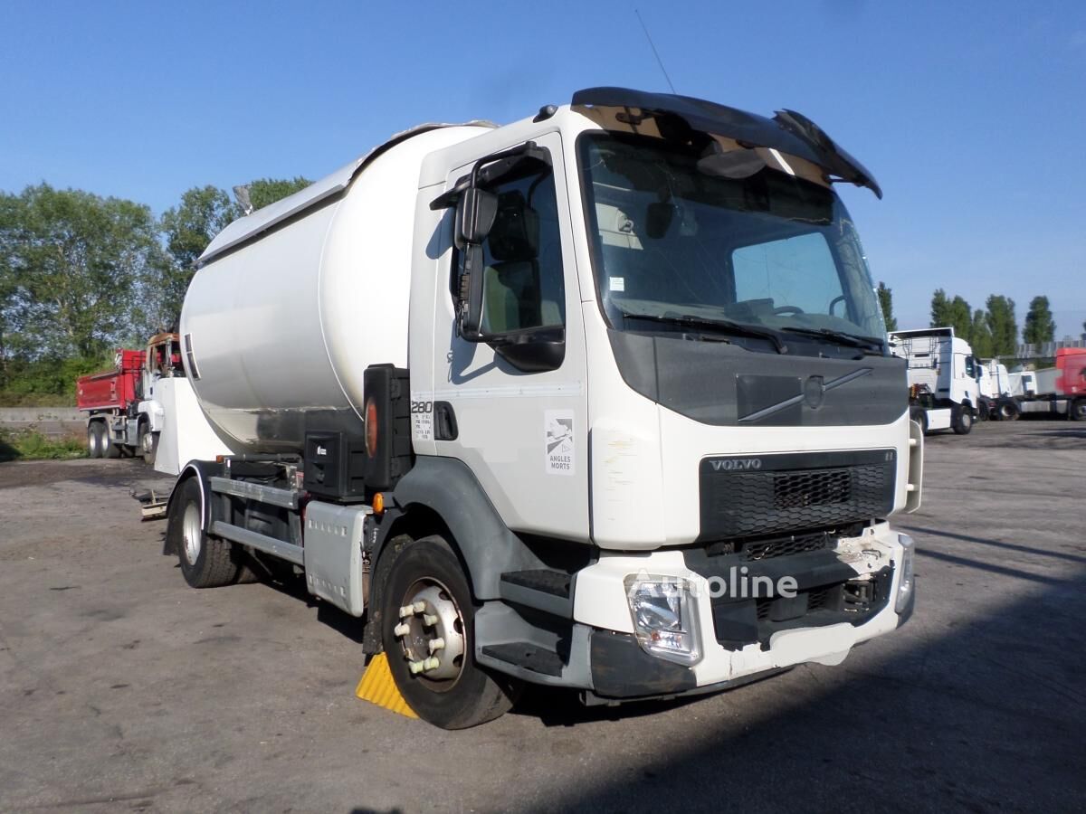 Volvo FL 280 kamion za transport gasa nakon udesa