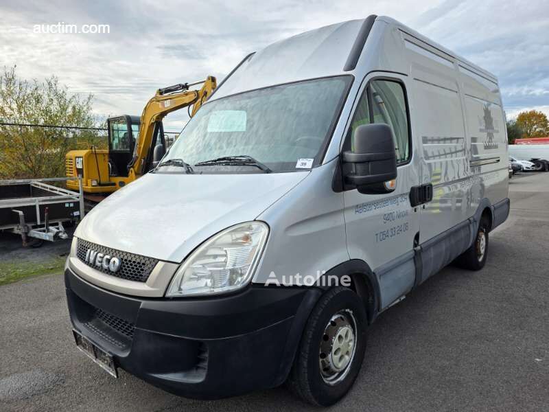 Prodaje se IVECO Daily 35S minibus furgon na aukciji