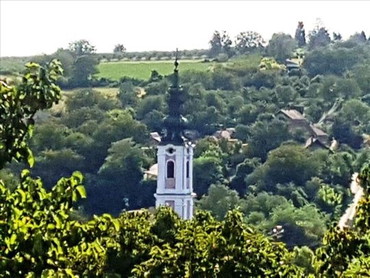 Šestosobna kuća u selu Jazak , kvalitetno građena