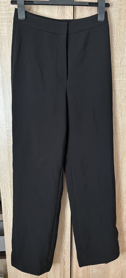 Klasične crne H&M pantalone