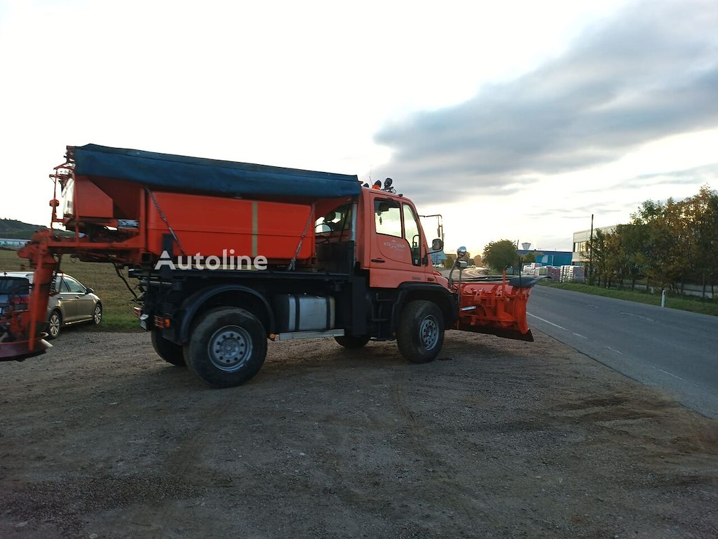 Mercedes-Benz Unimog U500 masina za ciscenje snijega