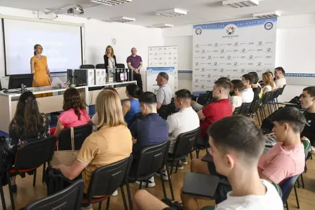 VISOKOSTRUČNI NASTAVNICI I PEDAGOZI
