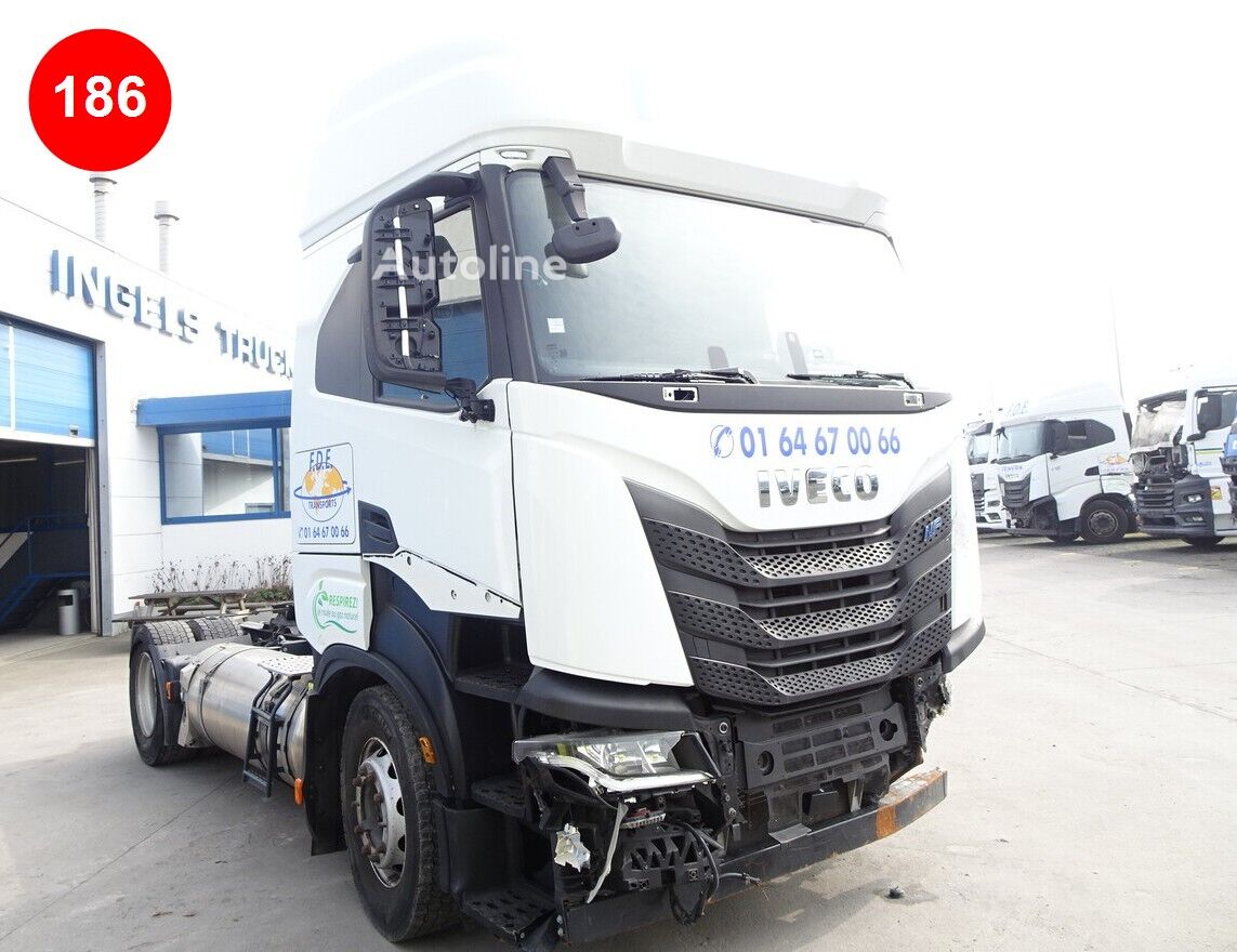 IVECO S WAY 460 LNG tegljač nakon udesa