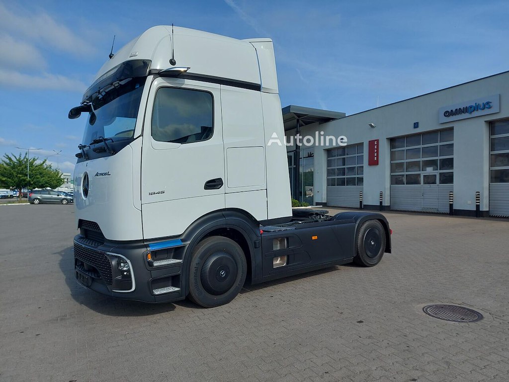 Novi Mercedes-Benz Actros 1845 LS tegljač