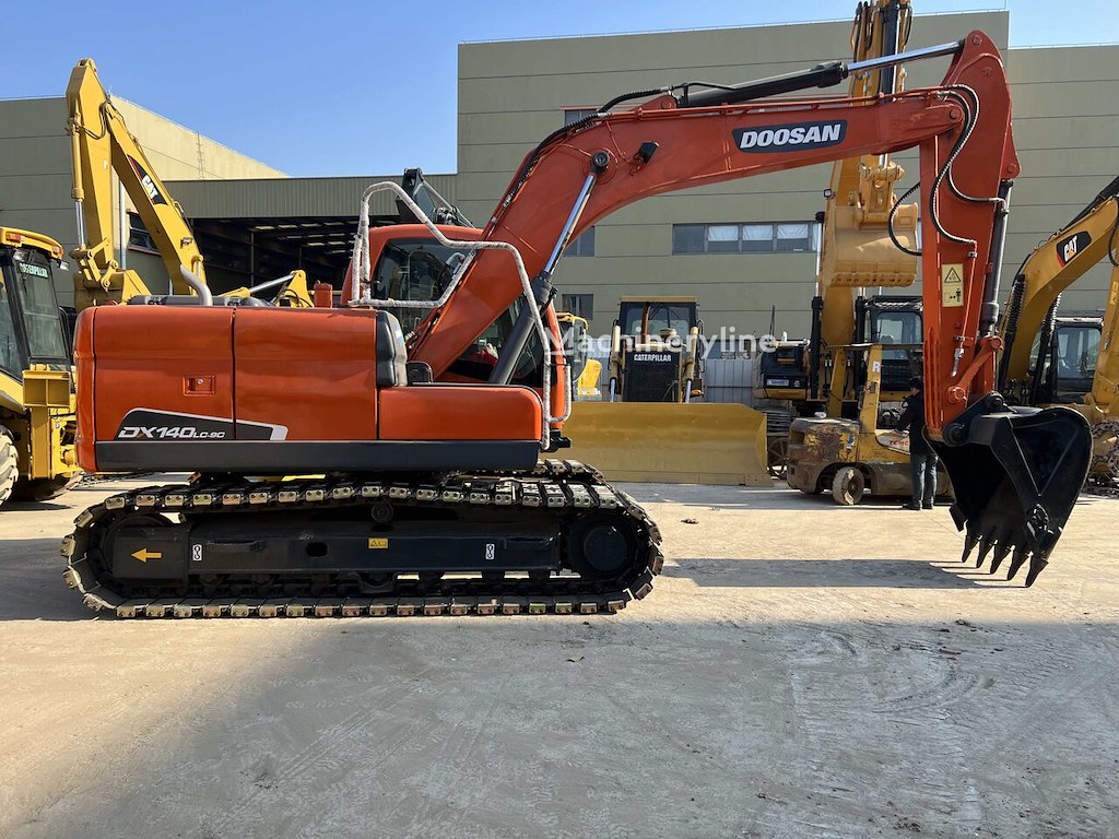 Doosan DX140LC bager guseničar