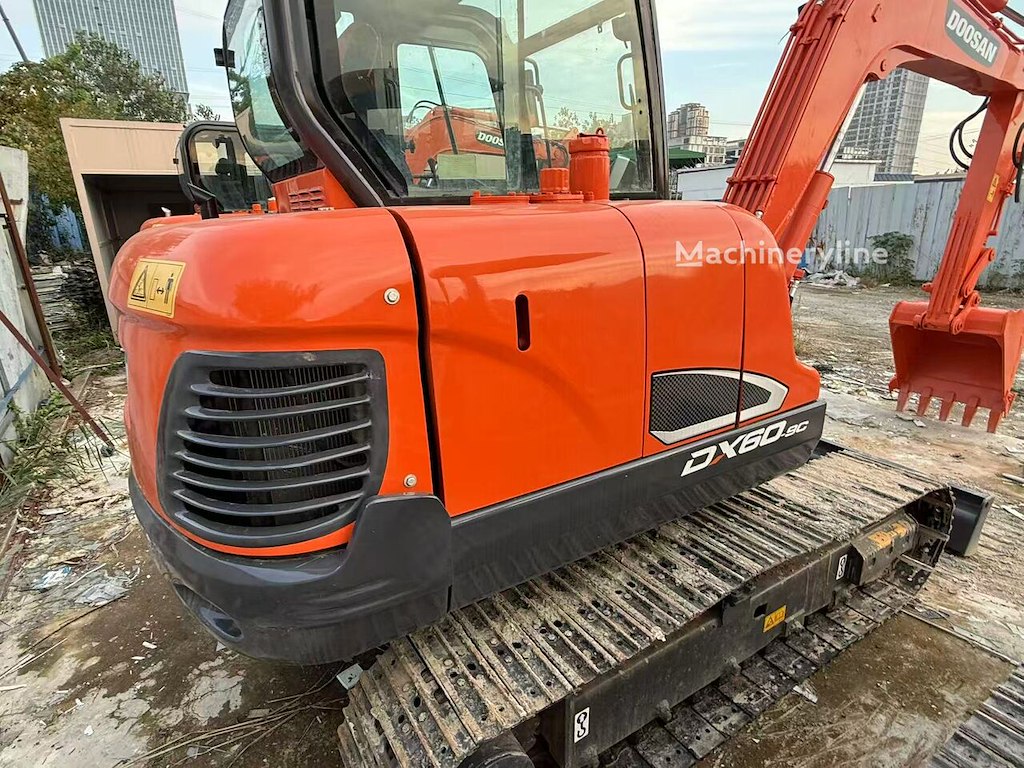 Doosan DX60 bager guseničar