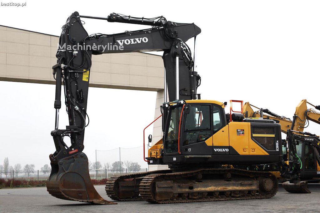 Volvo EC300E NL bager guseničar