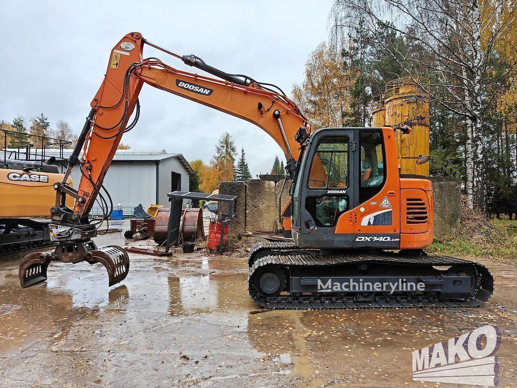 Doosan DX140 bager guseničar