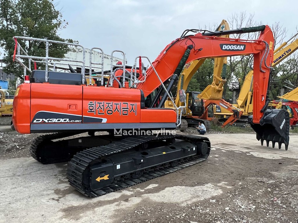 Doosan DX300 bager guseničar