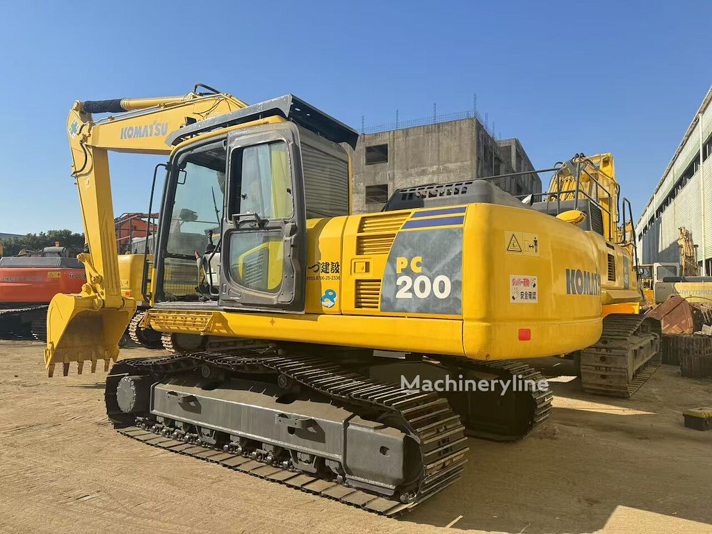 Komatsu PC200-8 bager guseničar