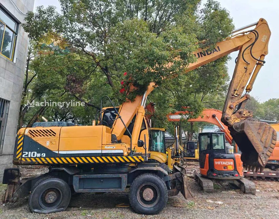 Hyundai R210W-9 bager točkaš