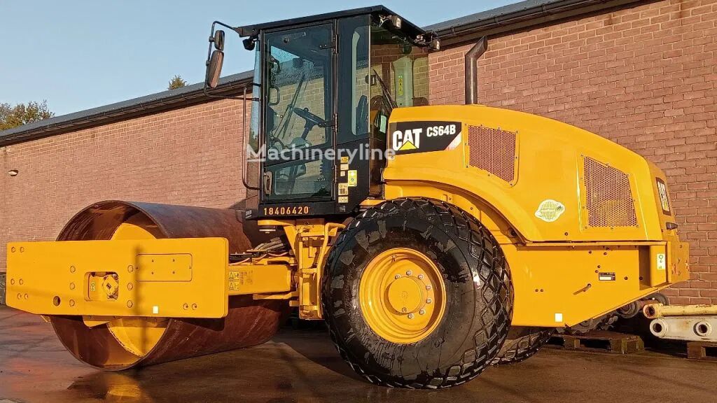 Caterpillar CS 64 B / low hours / CE / German machine valjak za asfalt