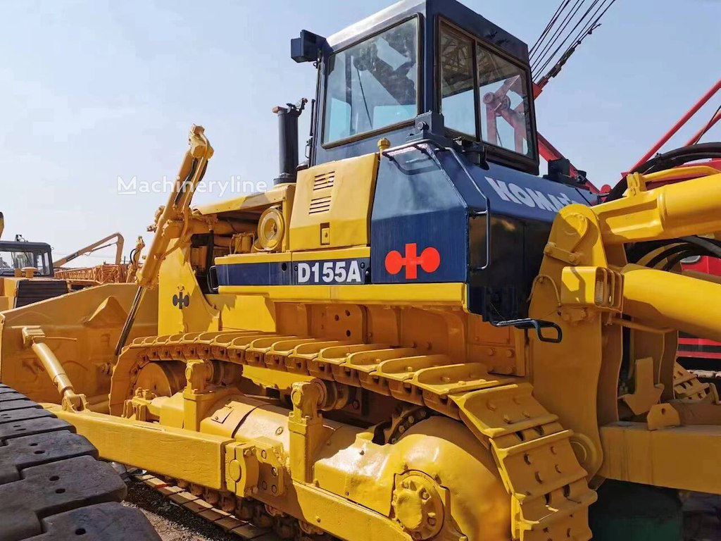 Komatsu D155-2 buldožer