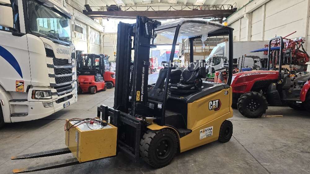 Caterpillar EP30CN Nr 1. CARRELLO ELEVATORE ELETTRICO mo električni viljuškar