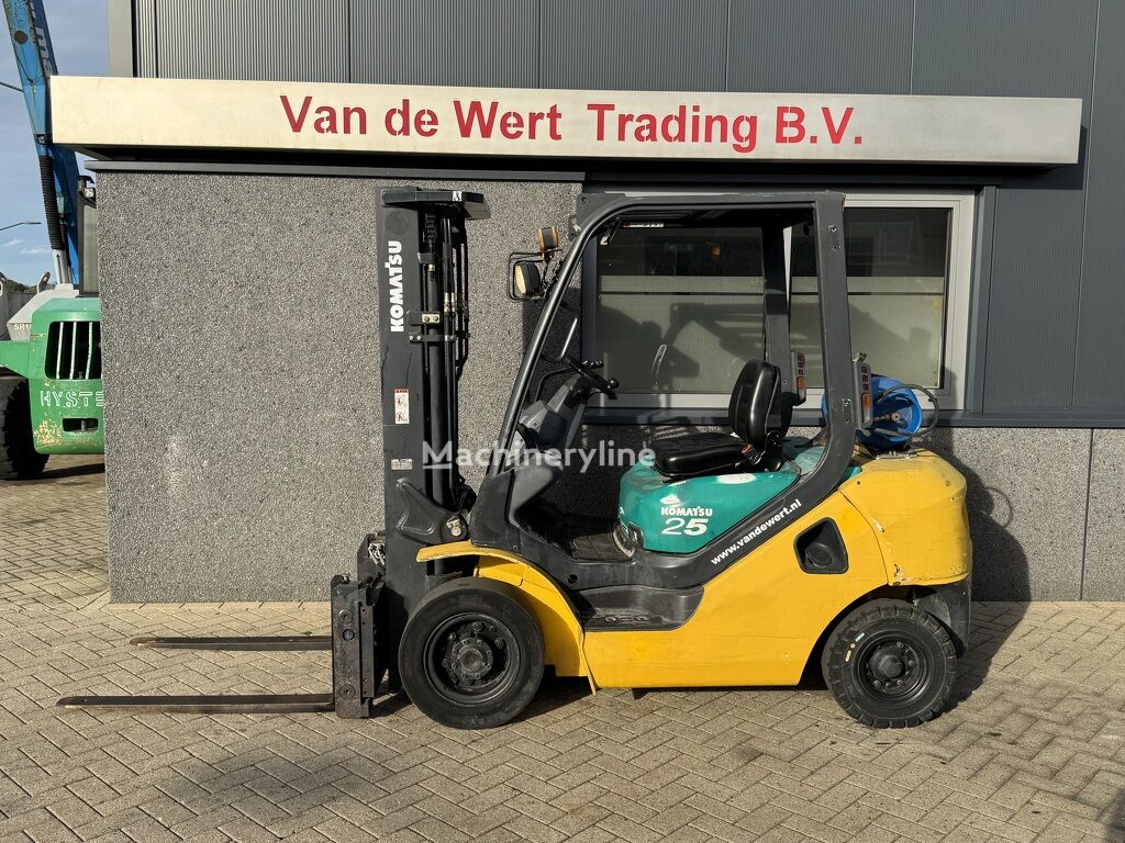 Komatsu FG25HT-16R Triplo 470 Freelift / Sideshift / Vorkversteller LPG viljuškar na gas