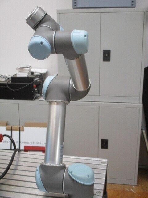 Universal Roboter Universal Robots Cobot UR5 komplett 5/2017 industrijski robot