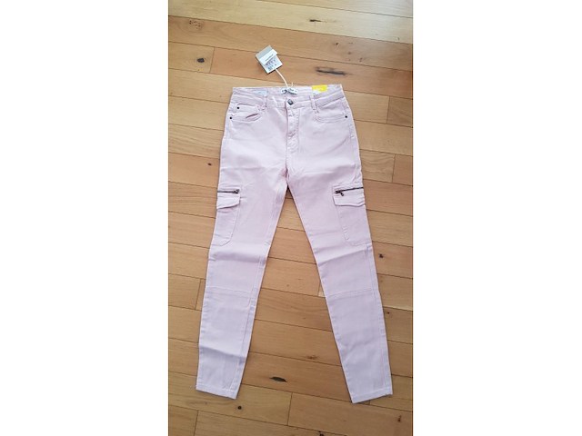PULLandBEAR ženske pantalone vel.36  *NOVO
