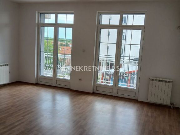 Nov, Jajinci, 40m2+ 10 m2 Terasa, Parking, Svetao