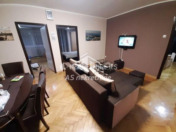 Novi Beograd, Blok 21, Šest kaplara, 3.0 stan, 68m2, 800 EUR