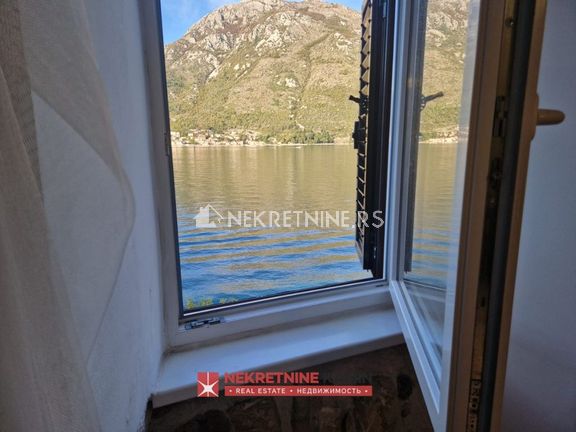 Apartman 10 m od mora, Stoliv Kotor