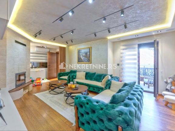 Đurkovac, Lux stan 116 m2, Parking