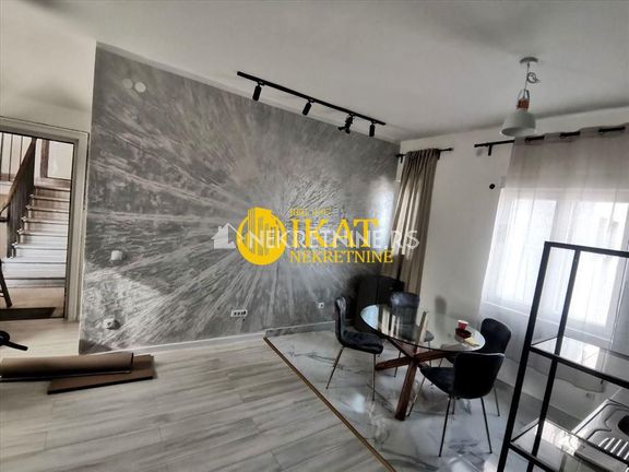 Stari grad, Trg republike 48,3m2 lux renoviran stan ID#4720