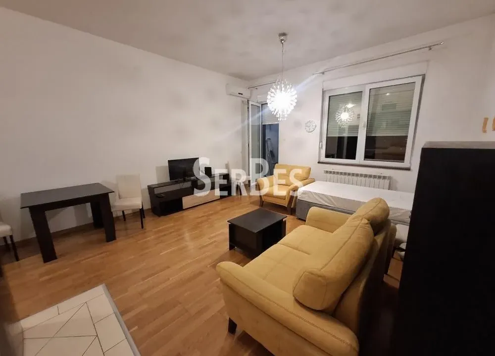 Izdavanje, jednosoban stan, 34m², Bulevar Oslobodjenja, Novi Sad Sve Podlokacije