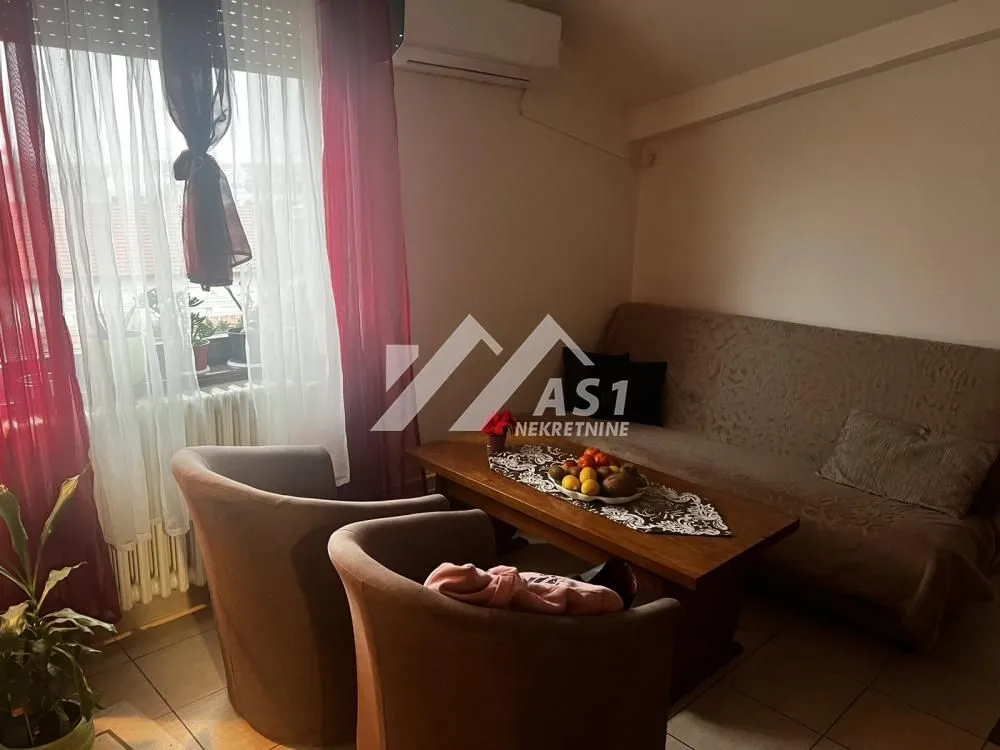 Izdavanje, dvosoban stan, 49m², Centar, Novi Sad