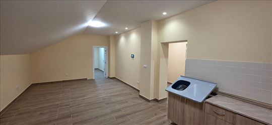 Kompletno renoviran dvoiposoban stan, 72m2