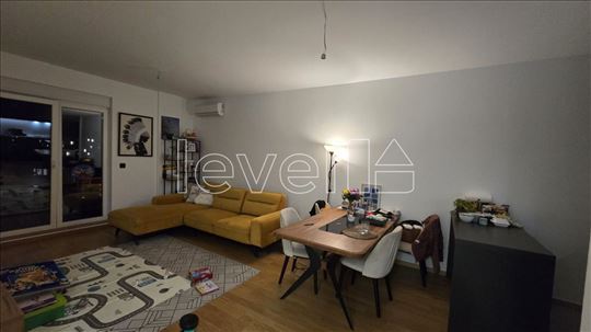 Stan,Novi Sad,Bulevar Evrope,kv: 86.00, € 256000,