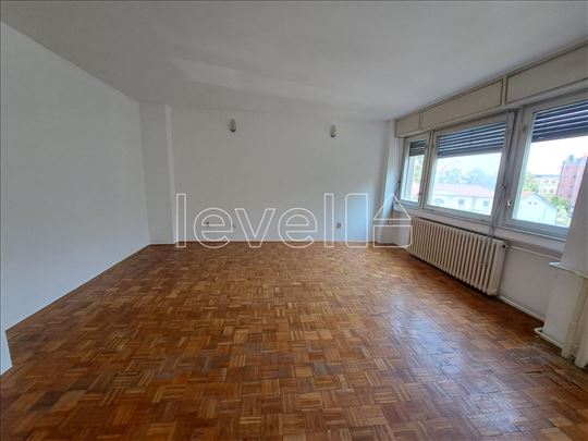 Stan,Novi Sad,Socijalno,kv: 66.00, € 185000, ID: 1